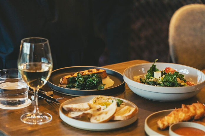 地元スタッフおすすめ！京都の川床ランチ・ディナー - まちかる｜観光・旅行のおすすめ情報webマガジン